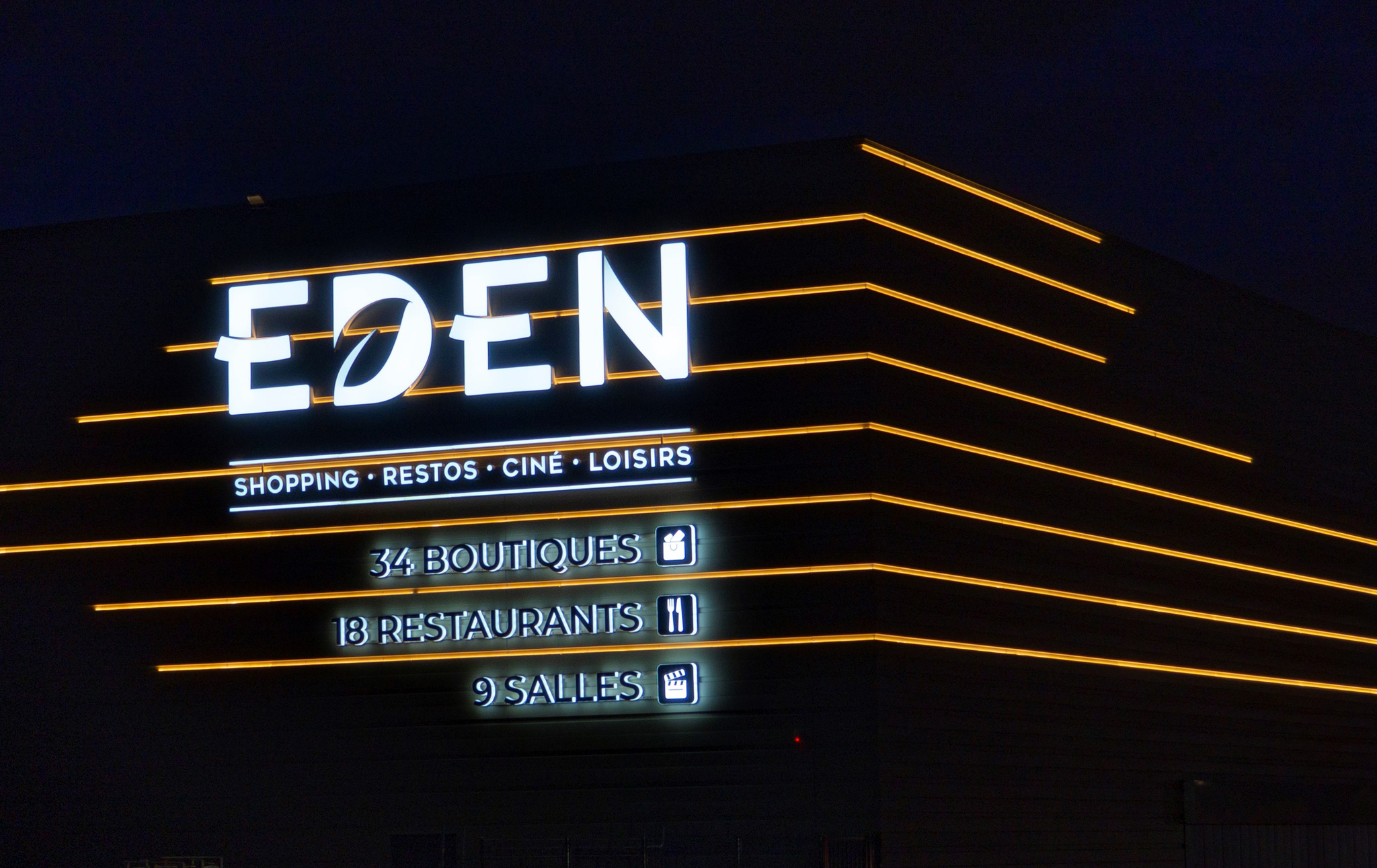 Enseigne, signalétique et digital à Paris, Bordeaux & Biarritz | YES SIGN