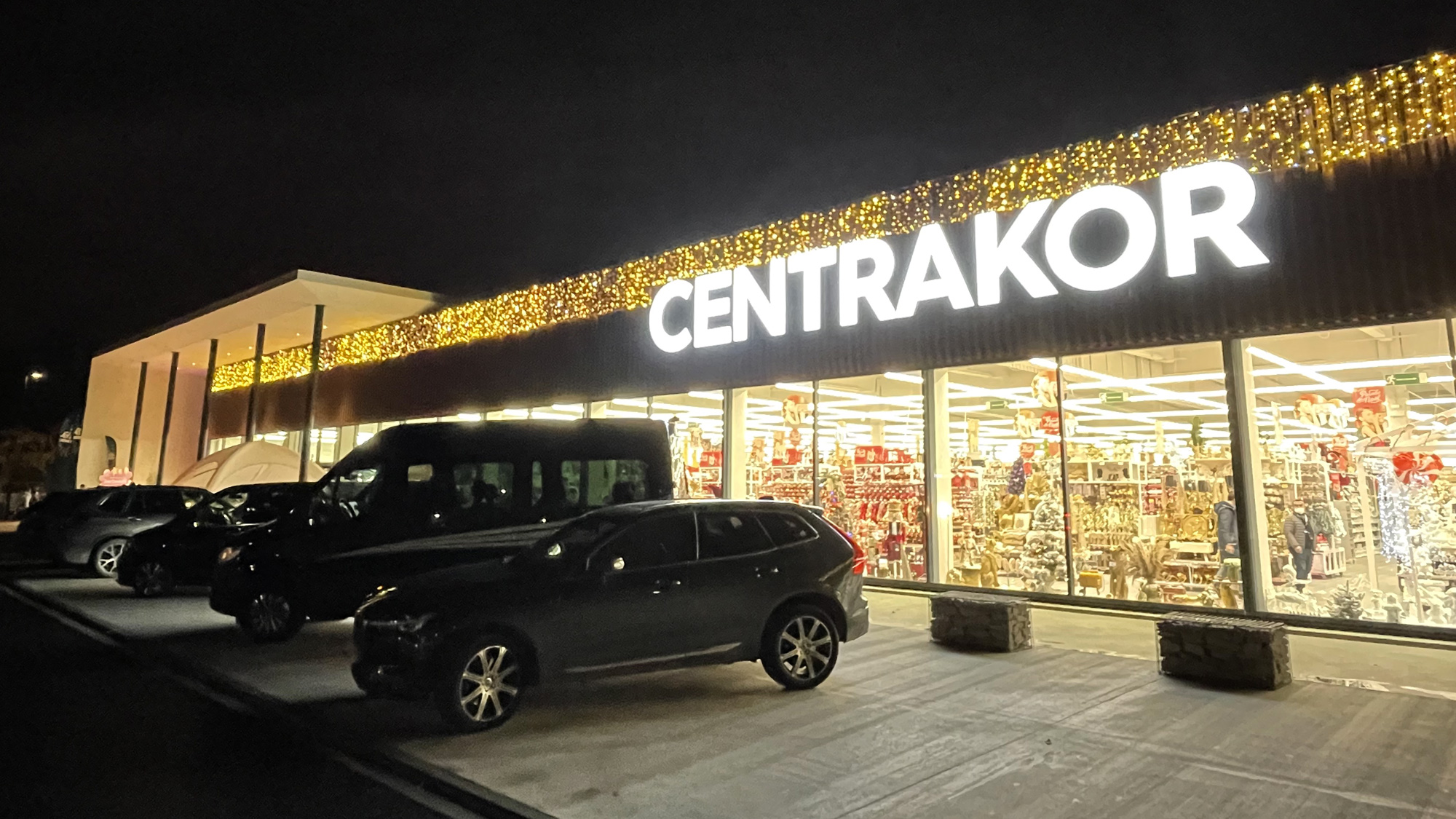 Enseigne, signalétique et digital à Paris, Bordeaux & Biarritz | YES SIGN